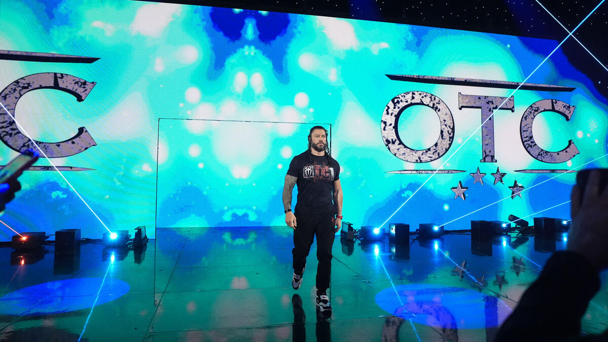 Roman Reigns Returns On WWE Raw - Features of Wrestling